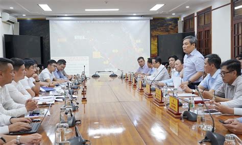 Lãnh đạo tỉnh làm việc với Công ty cổ phần Tập đoàn Đèo Cả Báo Quảng Bình điện tử