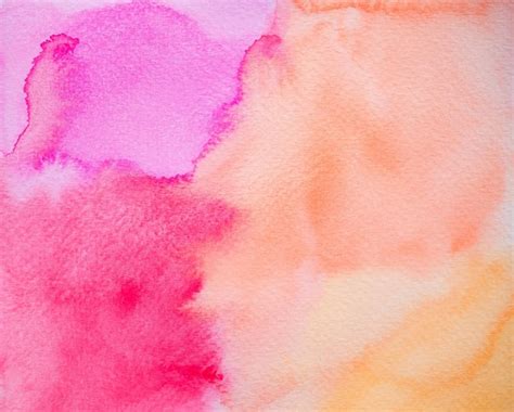 추상적 인 손으로 그린 수채색 다채로운 젖은 창조적 인 벽지 또는 디자인 예술 작품에 대한 흰색 종이 질감에 텍스트 메시지 파스텔 색상 추가를 위한 배경 프리미엄 사진