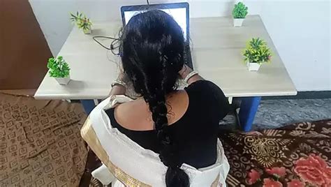 Office Manager Enjoying Hot Romance With Married Colleague Inside Car