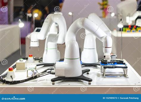 High Technology And Precision Automated Robot Grip During Working Catch