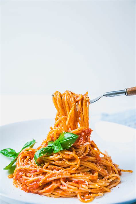Spaghetti With Fresh Tomato And Basil Sauce Never Not Hungry