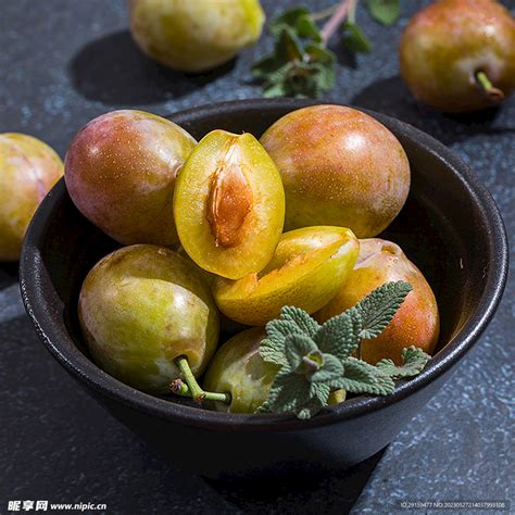 西梅果摄影图水果生物世界摄影图库昵图网