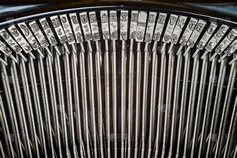 键盘和打字机的按键，细节。书写技术的进化。旧打字机类型