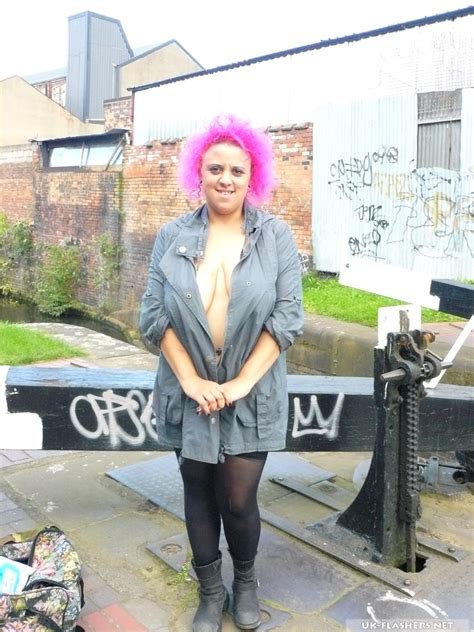 Amateur Bbw Roxy On A Day Out Flashes Her Huge Boobs For The Cam Porn