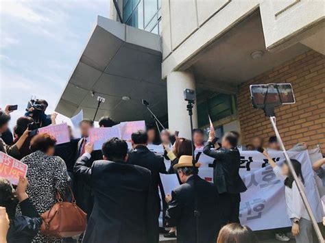 성경 대신 채증 카메라 들었다 패싸움 대치동 교회 주일 풍경