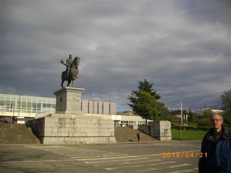 დ აღმაშენებლის ძეგლი ქუთაისი