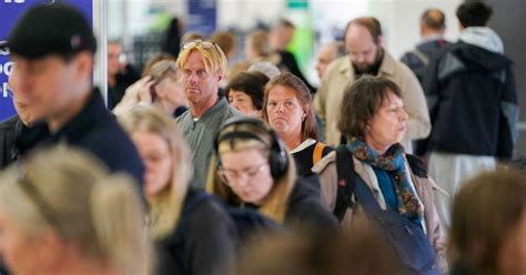 Millones De Personas Se Preparan Para Viajar Durante El Feriado Del Día