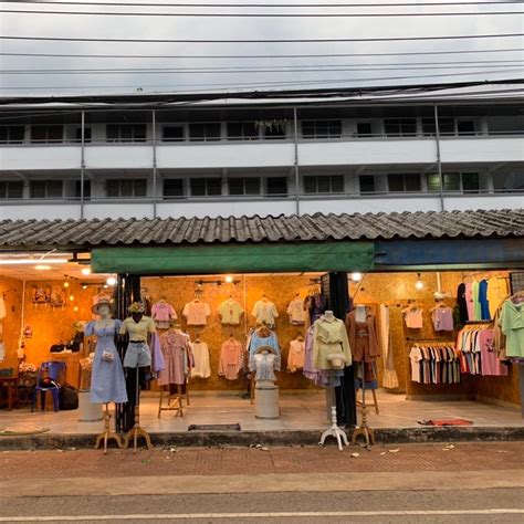 ร้านเสื้อผ้าหน้าแฟล็ตทองผาภูมิ