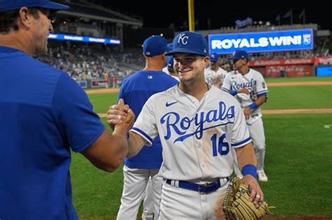 Outfielder Andrew Benintendi Officially Signs With The Chicago White