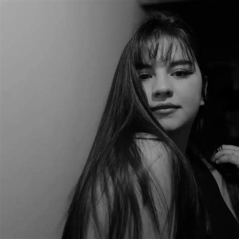 Mariana Poggi Xxmarianaxx • Threads Say More