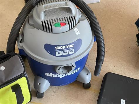 Lot 6 Gallon Shop Vac