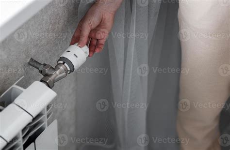 Adjusting Thermostat Control 14895979 Stock Photo At Vecteezy