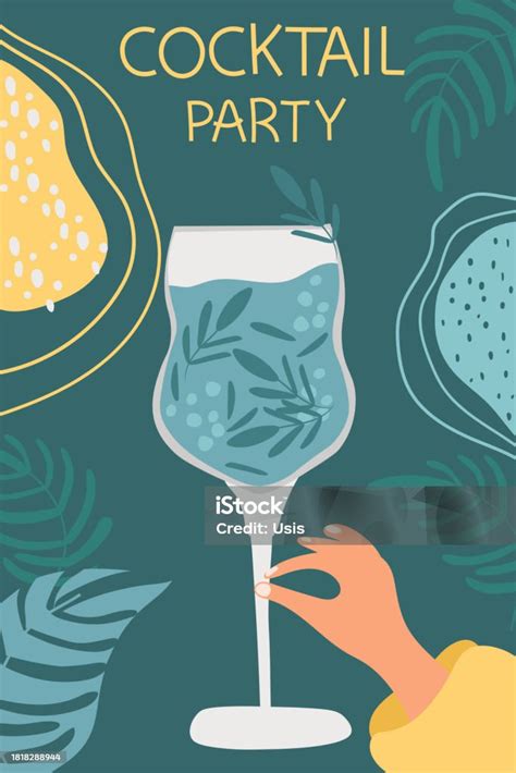 어두운 배경에서 칵테일 파티를 축하하기 위해 여성의 손에 알코올 칵테일이 있는 배너 전단지 포스터 배너 포장 메뉴 축하 행사를 디자인하는 데 적합합니다 Film