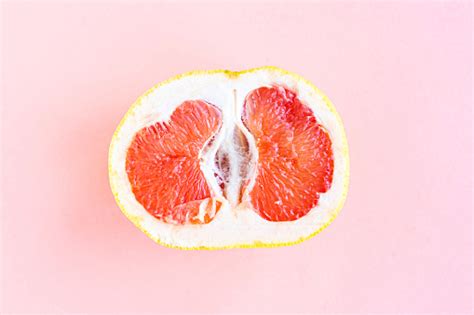 파스텔 핑크 배경에 슬라이스 신선한 자몽 최소한의 개념 0명에 대한 스톡 사진 및 기타 이미지 0명 과일 디자인 Istock