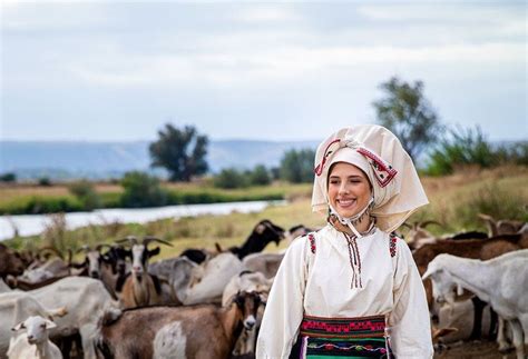 ДВУПРЕСТИЛЧЕНА НОСИЯ ОТ СЕЛО ВЪБЕЛ НИКОПОЛСКО Втора половина на ХІХ началото на ХХ век