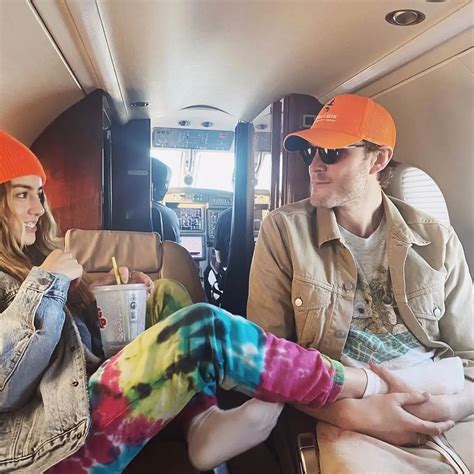 Chloe Bennet Scrolller