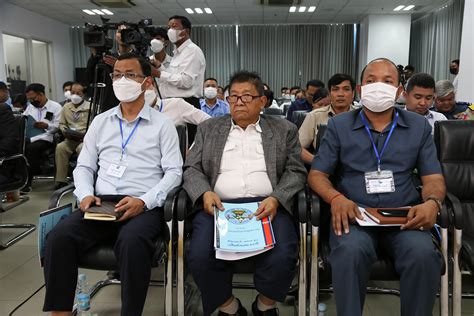 រូបភាពសកម្មភាព ឯកឧត្តម ប្រាជ្ញ ចន្ទ ប្រធាន គ ជ ប ដឹកនាំកិច្ចប្រជុំផ្សព្វផ្សាយជាមួយភាគីពាក់ព័ន្ធ