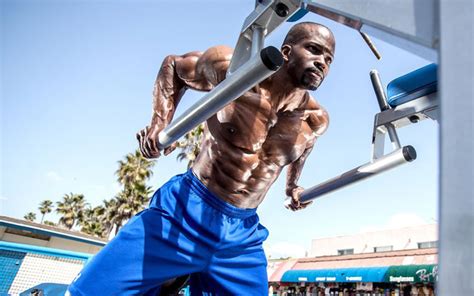 მკერდის 10 საუკეთესო ვარჯიში ათლეტი