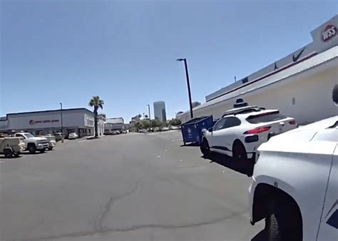 Police Officer Pulls Over A Waymo Driverless Car Whats He Supposed To Do Now Autoevolution
