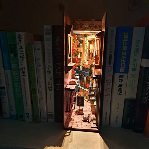 우주인박스 오늘출발 골목길 책꽂이 미니어처 8종 책장사이 Diy 인테리어 장식품 위시버킷