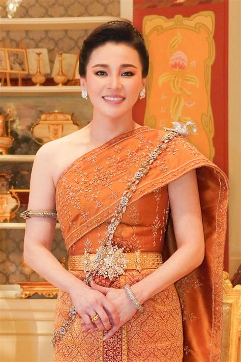 ในพระราชสำนัก เชิญชวนประชาชนร่วมลงนามถวายพระพรชัยมงคลสมเด็จพระราชินี เนื่องในโอกาสวัน