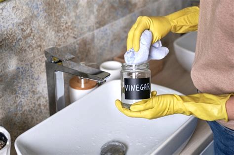 Cleaning Vinegar Vs White Vinegar Whats The Difference
