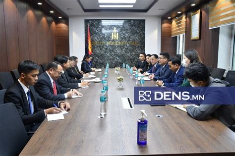 БҮГД НАЙРАМДАХ АРДЧИЛСАН ЛАОС АРД УЛСЫН ТӨЛӨӨЛӨГЧДИЙГ ХҮЛЭЭН АВЧ