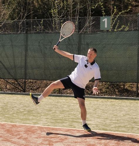 One Handed Backhand Footwork Step By Step Movement Guide Feel Tennis