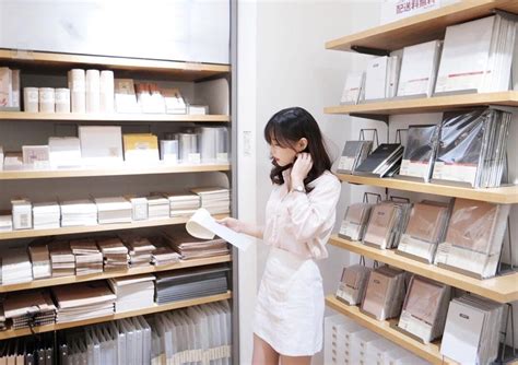 멜티드 파스텔톤 컬러감의 여리여리한 셔츠를 소개해드려요 😘 베이직한 디자인과 살짝 루즈한 핏감으로