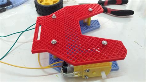ภาพการประกอบหุ่นยนต์ สอนหุ่นยนต์อัตโนมัติ สอนเขียนโปรแกรม arduino