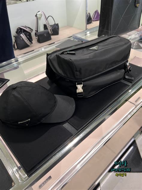 롯데면세점 프라다 바이커백 라지 프라다 리나일론 및 사아노 가죽 숄더백 다미아니 목걸이 면세점 구매후기 롯데면세점 골드 등급 Vip 되는 법 공유 네이버 블로그