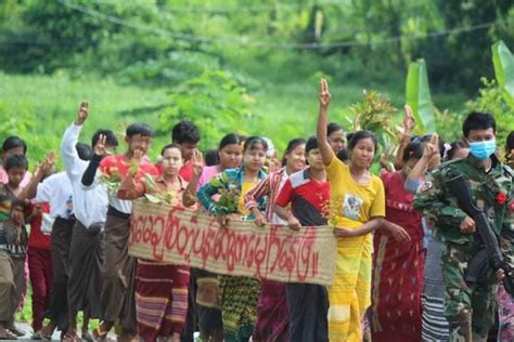 Khit Thit Media On Twitter စလင်းတွင် ဒေါ်အောင်ဆန်းစုကြည်မွေးနေ့ အထိမ်းအမှတ်အ ဖြစ် ပန်းသပိတ်ပ