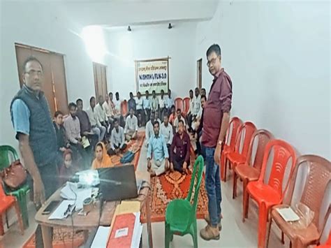 Teachers Were Taught How To Teach In The Four Day Fln Training दो बैच