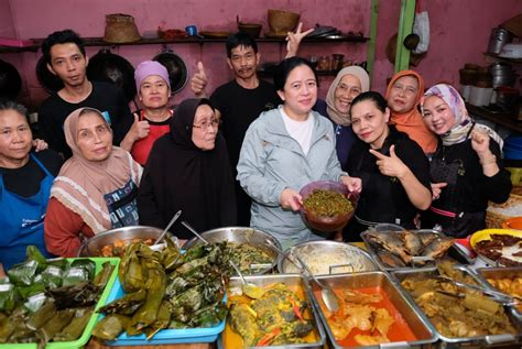 Ketua Dpr Ri Puan Maharani Sarapan Di Warung Bu Eha Di Pasar Cihapit