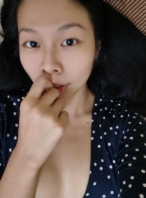 Experimenting With The No Makeup Style Please Be Gentle R