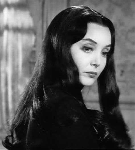 Morticia Carolyn Jones Hechizo