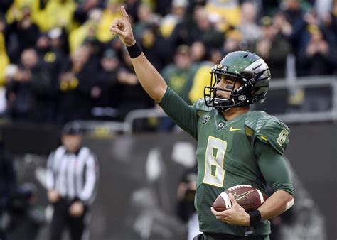 Oregons Marcus Mariota Is Ap Player Of Year