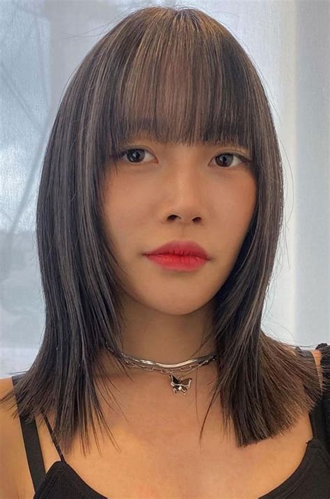 25 Shoulder Length Haircuts That Perfect The In Between Look