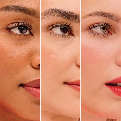 تألقي بصيحة الرموش المتفرقة مع ماسكارا Fan Fest Mascara من بنفيت مجلة هي
