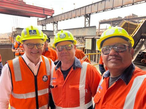 Syed Asfar Zaidi On Linkedin Selfie With Australian Prime Minister