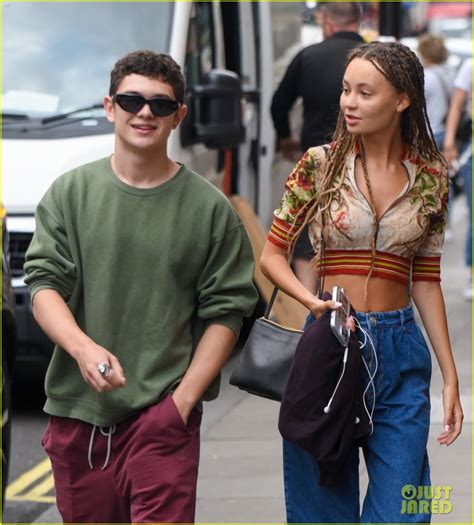 Photo Noah Jupe Nico Parker Hanging Out 02 Photo 4950939 Just