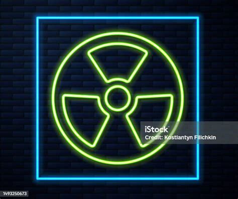 빛나는 네온 라인 방사성 아이콘은 벽돌 벽 배경에 분리되어 있습니다 방사성 독성 기호 방사선 위험 표시 벡터 0명에 대한 스톡 벡터 아트 및 기타 이미지 Istock