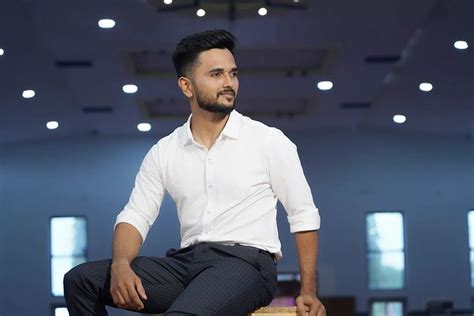 Manoj Bhandage Biography Profile Age Country Cricket Stats Wife Height Salary Ipl Wiki