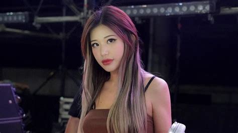 Siew Pui Yi Deslumbra Con Su Bella Figura Desde El Gimnasio