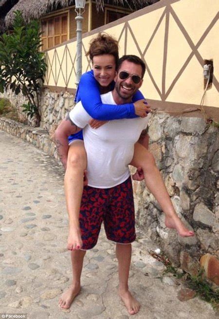 Is Qvc Host Lisa Robertson Dating Anyone Know About Her Affairs