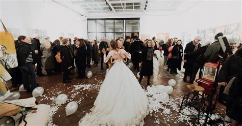 Antwerps Kunstenares Charlotte De Cock Trouwt Met Zichzelf “accepteer