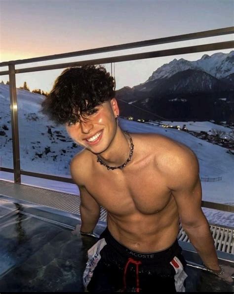 Pin By Hote On منشورات من خلالك Attractive Guys Good Looking Men Cute Blonde Guys