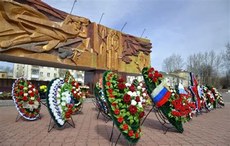 Обои победа, 9 мая, венки, памятник. на телефон и рабочий стол, раздел ...
