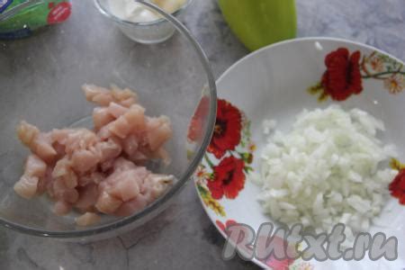 Половинки перца, фаршированные курицей и сыром, в духовке: 11 фото в ...