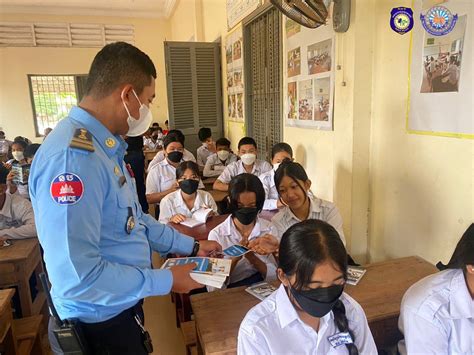 មន្រ្តី នគរបាល ជំនាញ ខេត្ត ព្រះសីហនុ ចុះផ្សព្វផ្សាយអំពីផលប៉ះពាល់នៃ គ្រឿង ញៀន